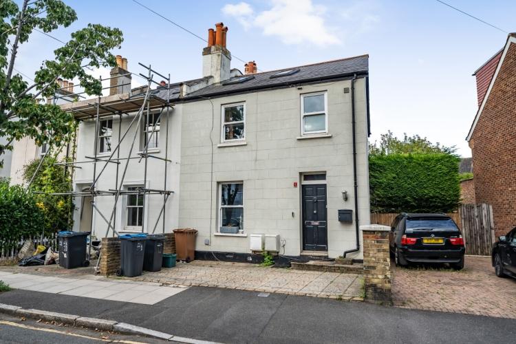 Graham Road London SW19 4 bed house - £3,850 pcm (£888 pw)