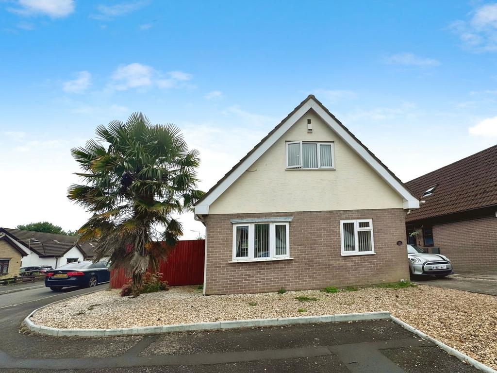 Cae Llwyd, Caerphilly, CF83 3HB 4 bed detached bungalow - £312,000