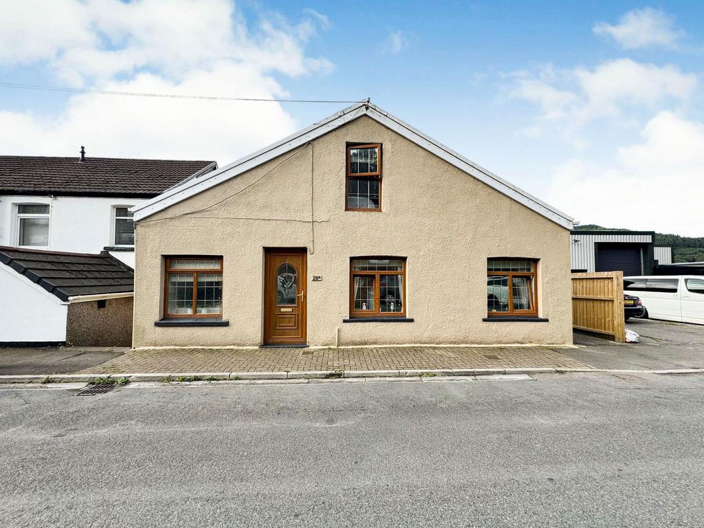 Pantygraigwen Road, Pontypridd, CF37 2RR 4 bed detached bungalow for ...