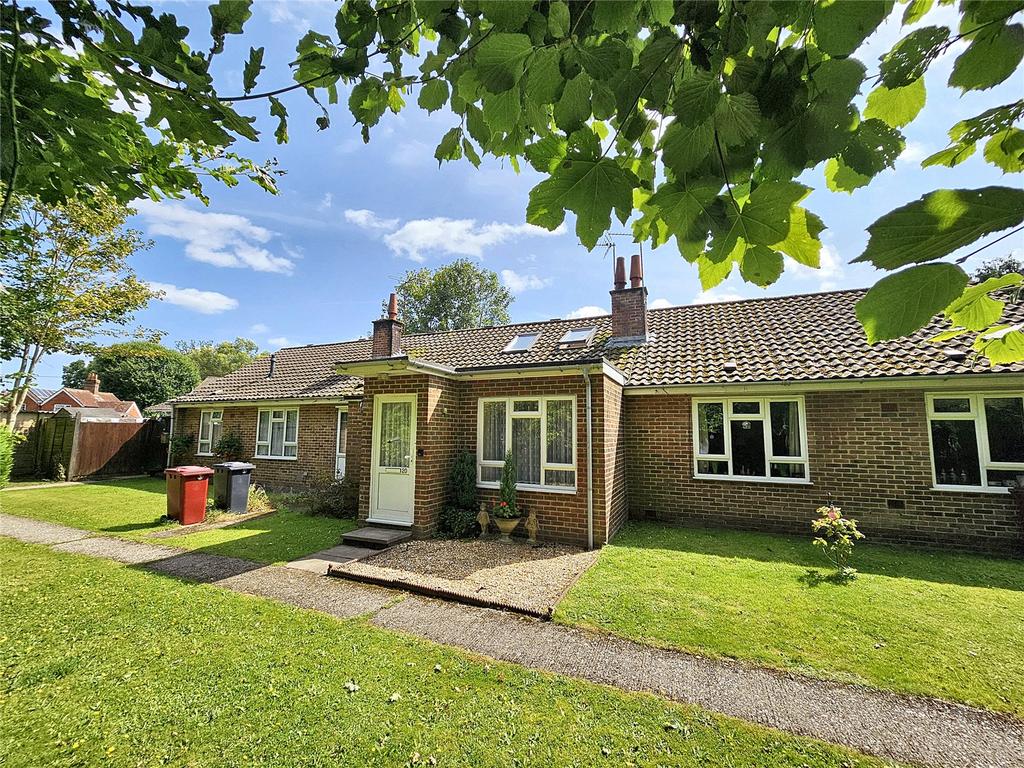 Taylors Field, West Sussex GU29 2 bed bungalow - £275,000