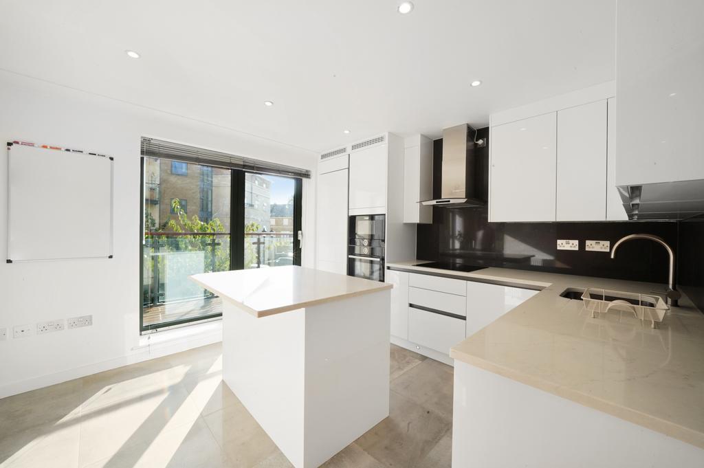 Canal Boulevard, Camden, London 2 bed flat - £2,990 pcm (£690 pw)