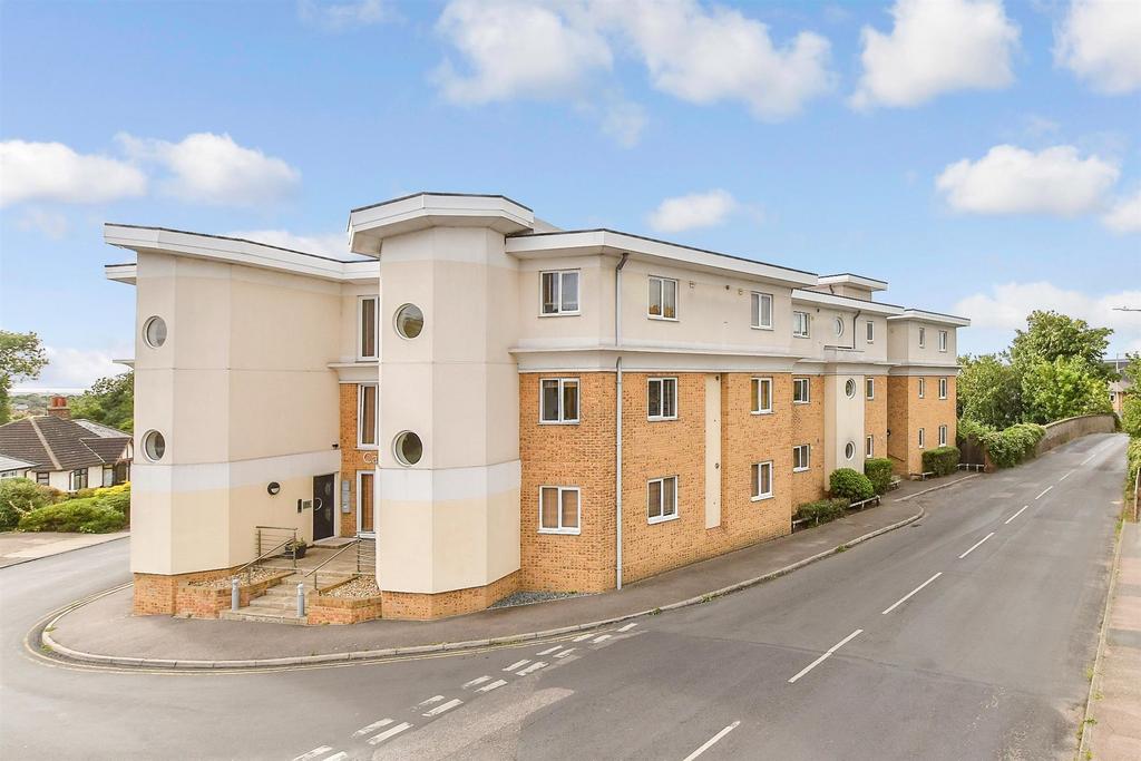 Castle Road, Whitstable, Kent 2 bed flat - £260,000