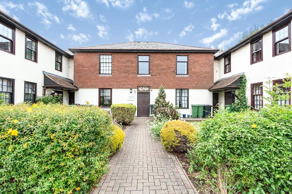 London Road, Basingstoke RG25 1 bed flat - £775 pcm (£179 pw)