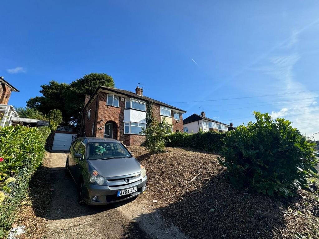 Terryfield Road, Hp13 3 bed semi-detached house - £1,950 pcm (£450 pw)
