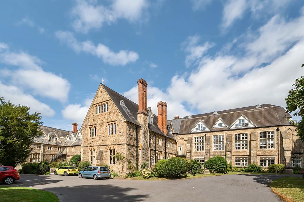 Devon House, Bovey Tracey 2 bed ground floor flat for sale - £170,000