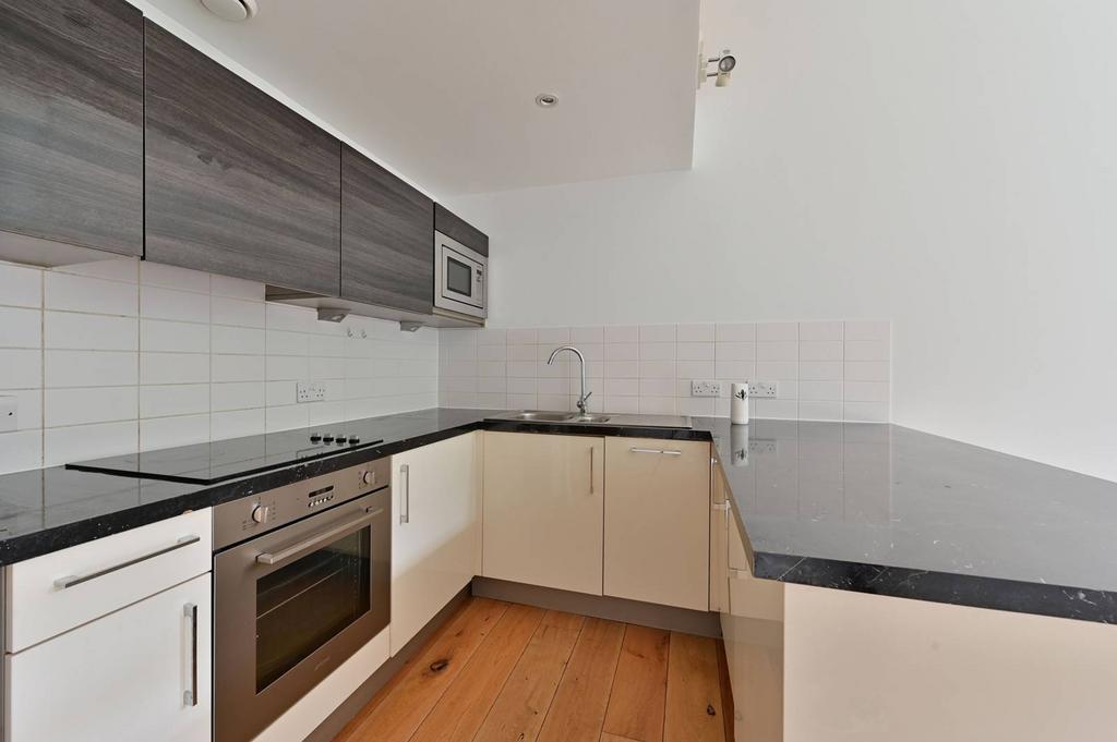 Clarence Lane, Roehampton, London, SW15 1 bed flat - £2,150 pcm (£496 pw)