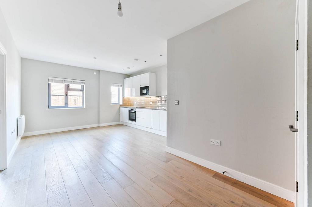 The Broadway, Cheam, Sutton, SM3 1 bed flat - £1,500 pcm (£346 pw)