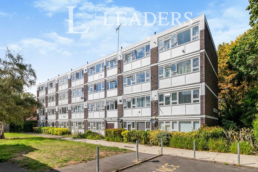 Sutherland House, TW10 2 bed terraced house - £1,650 pcm (£381 pw)