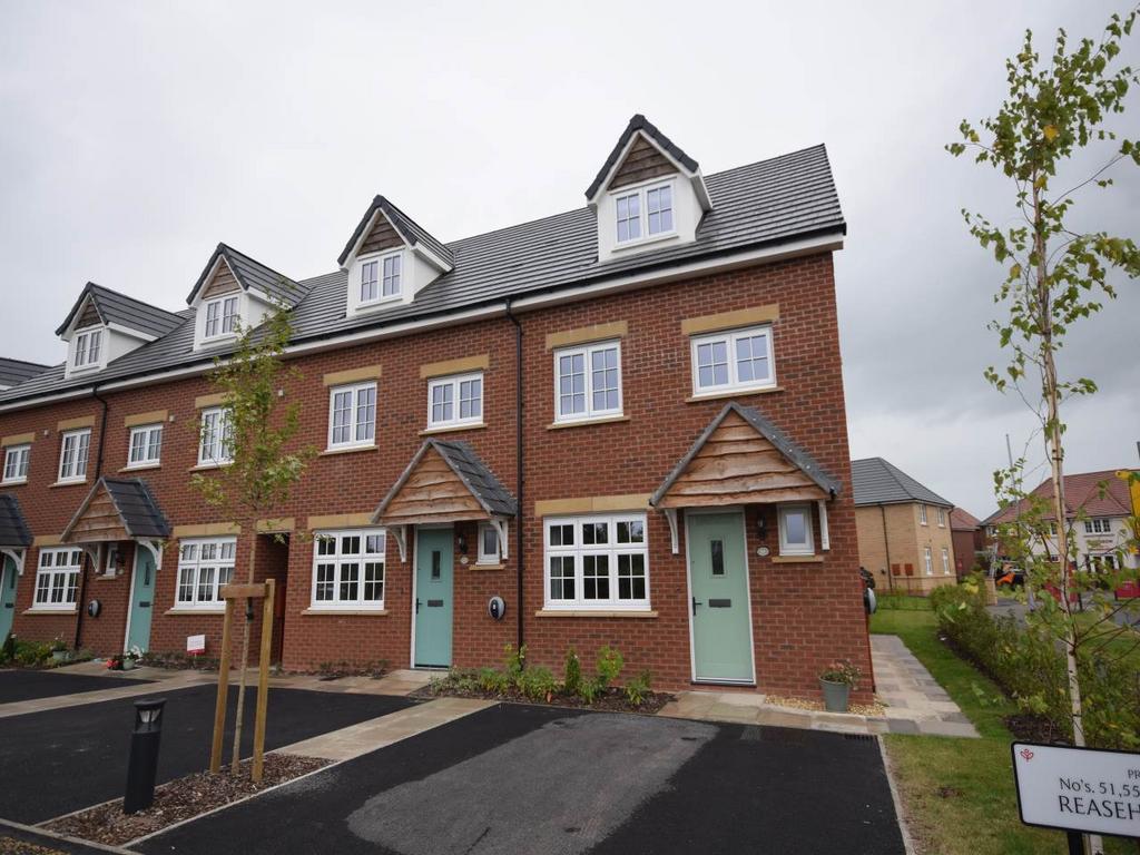 Reaseheath Way, Nantwich, Cheshire 4 bed end of terrace house - £1,300 pcm (£300 pw)