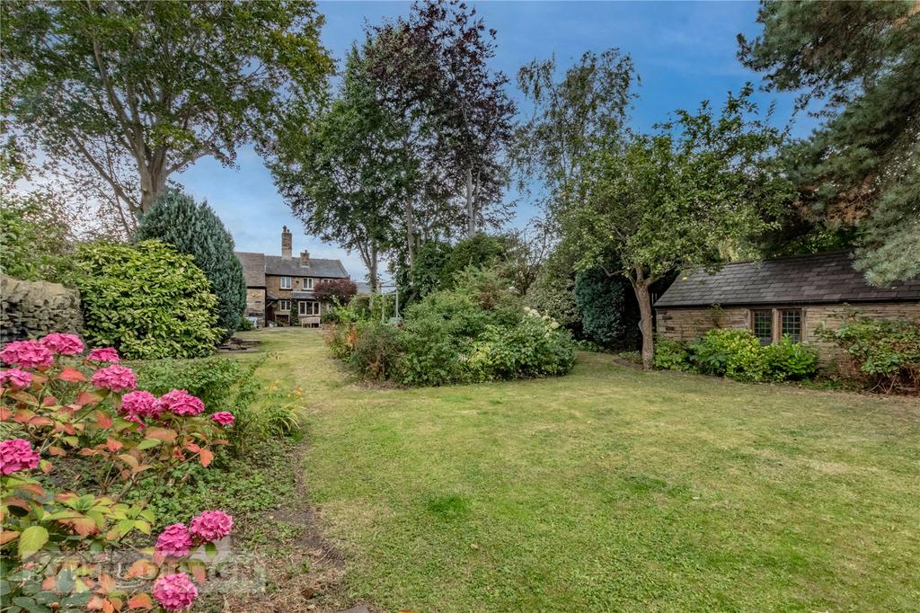Hall Lane, Highburton, Huddersfield, HD8 5 bed detached house - £700,000