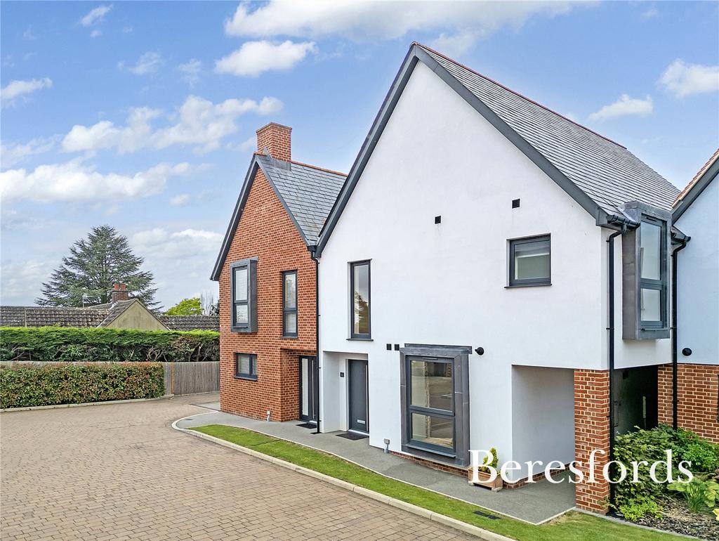 Lees Close, Thaxted, CM6 3 bed semi-detached house - £500,000