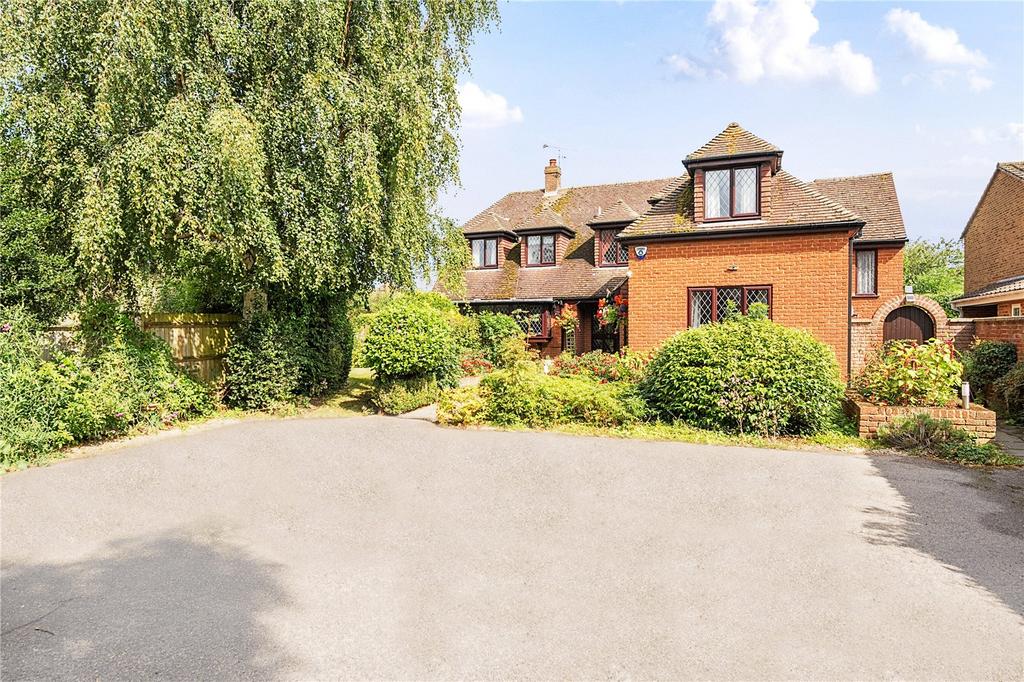 Church Road, Westoning, Bedfordshire... 6 bed detached house - £1,150,000