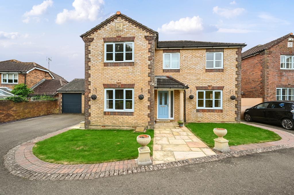 Mallard Way, Henfield BN5 4 bed detached house to rent - £2,500 pcm (£ ...