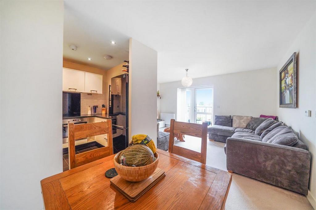 Shingly Place, London 2 bed flat - £400,000