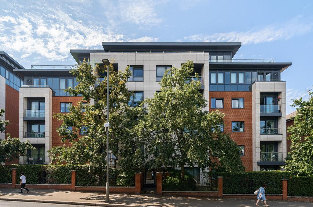 Devonshire House, 50 Putney Hill... 2 bed apartment - £270,000