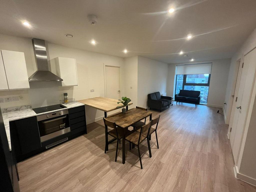 Embankment West, 2 New Kings Head... 2 bed apartment - £1,800 pcm (£415 pw)