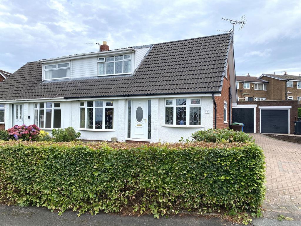 15 Alpine Drive, Royton 3 bed semi-detached house - £274,000