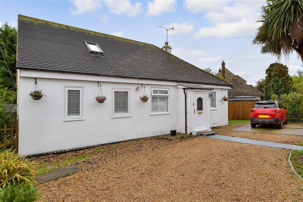 Orchard Road, St. Mary's Bay, Romney... 3 bed chalet - £400,000