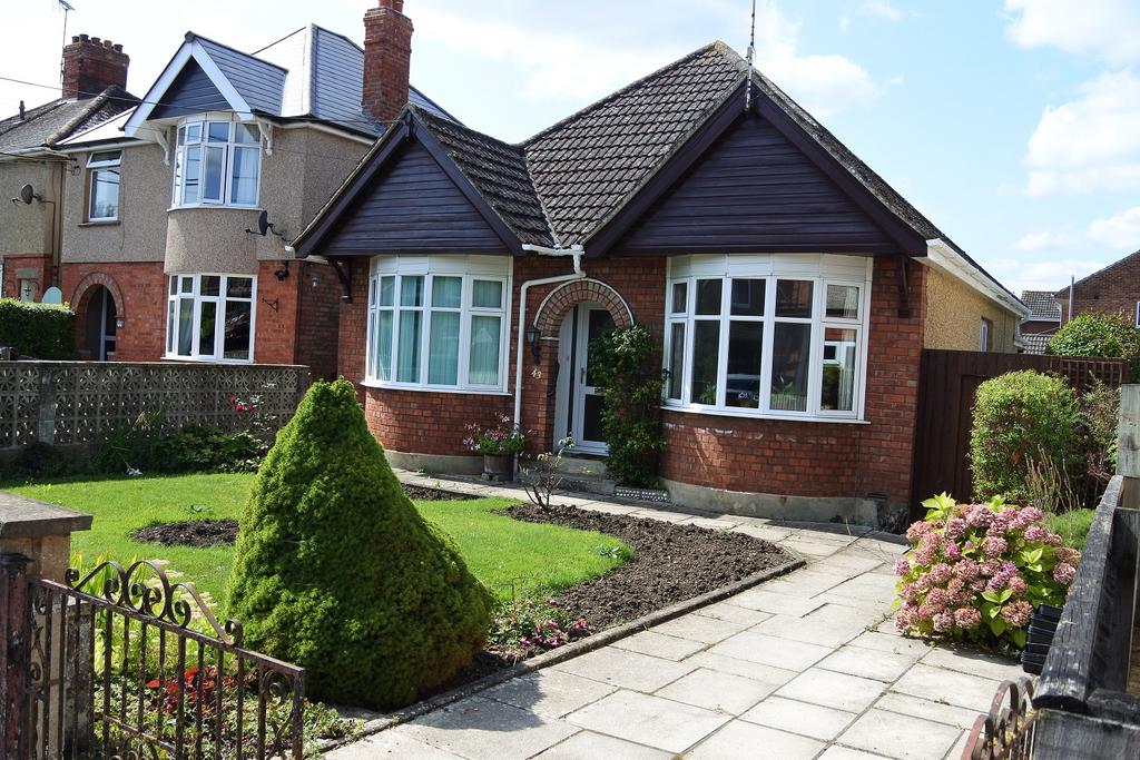 Station Road, Purton SN5 3 bed detached bungalow for sale - £350,000