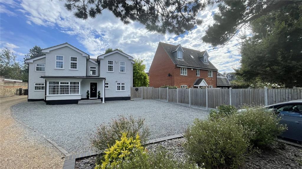 High Road, Orsett, Essex, RM16 6 bed detached house - £900,000