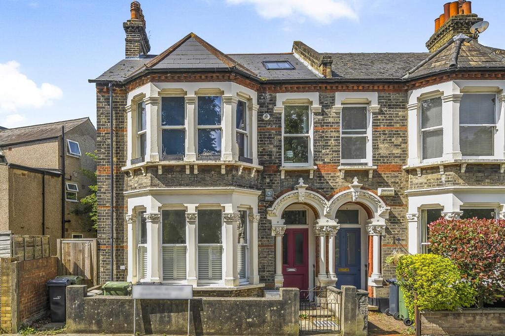 Holmewood Gardens, Brixton Hill 2 bed flat - £550,000