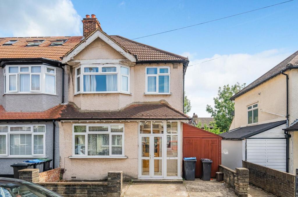Malden Avenue, London 3 bed end of terrace house - £475,000