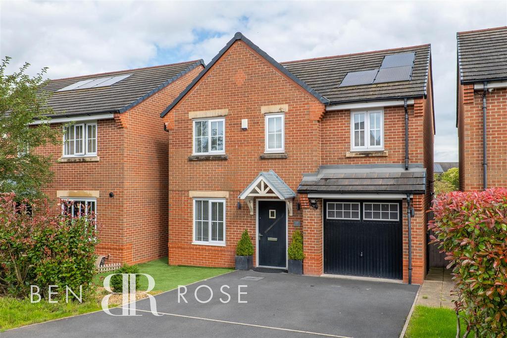Darwin Drive, Leyland 4 bed detached house for sale - £330,000