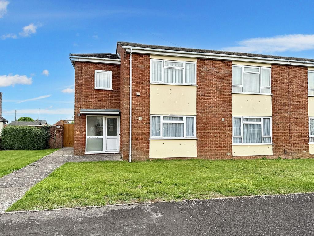 Smarts Green, Bristol BS37 2 bed flat for sale - £229,500