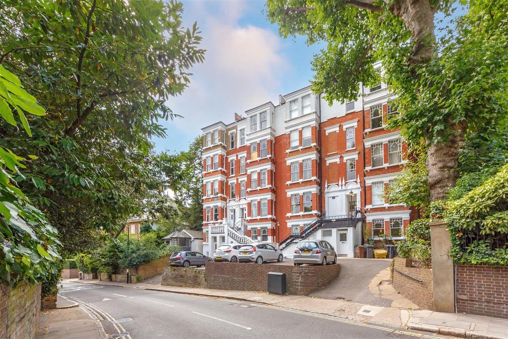 97 Frognal, London 1 bed flat - £3,000 pcm (£692 pw)