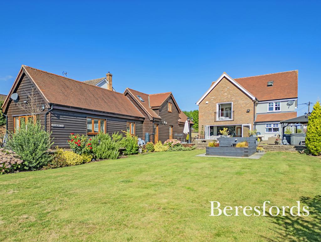 Manor Road, Little Easton, CM6 6 bed detached house - £1,095,000