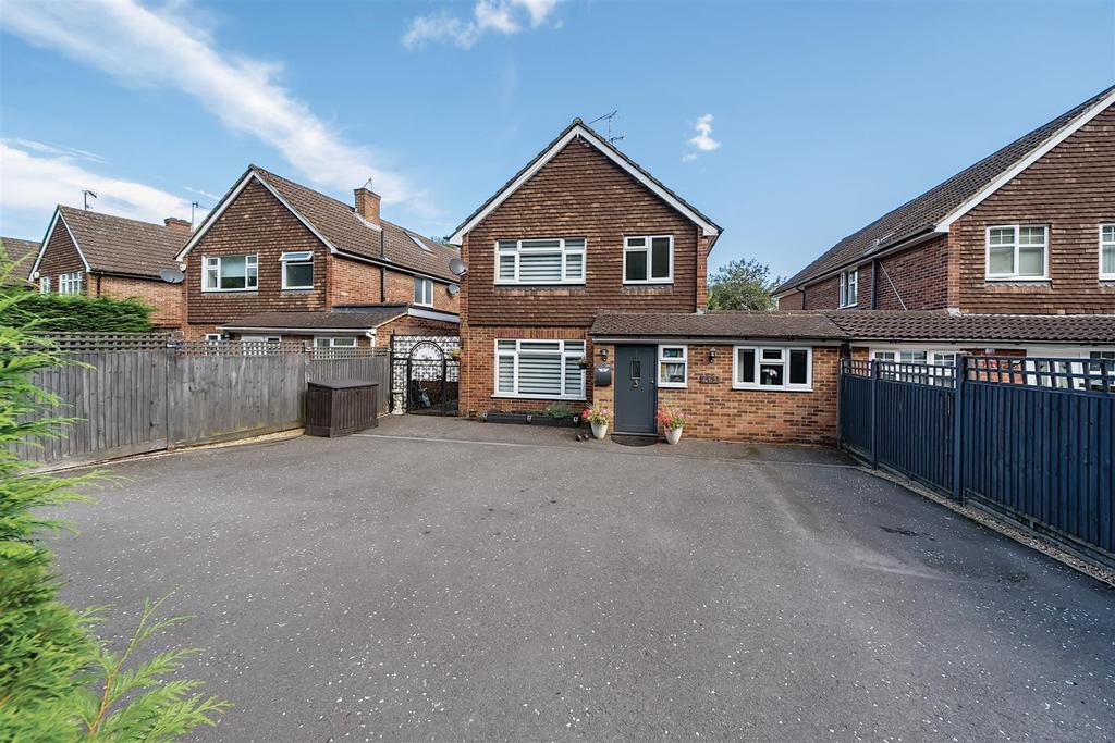 Bushey Mill Lane, Bushey WD23 4 bed detached house - £739,950
