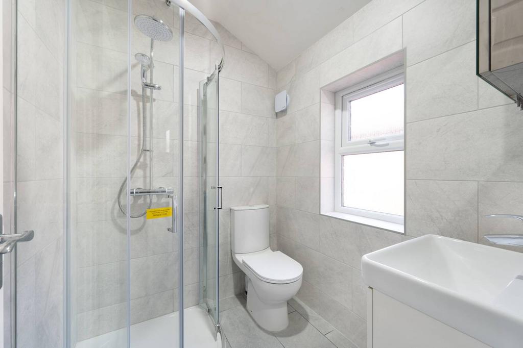 Larch Road, Cricklewood, London, NW2 Studio - £1,300 pcm (£300 pw)