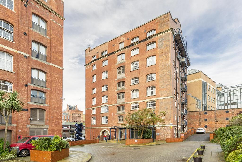 Buchanans Wharf North, Ferry Street, BS1 1 bed flat - £1,250 pcm (£288 pw)