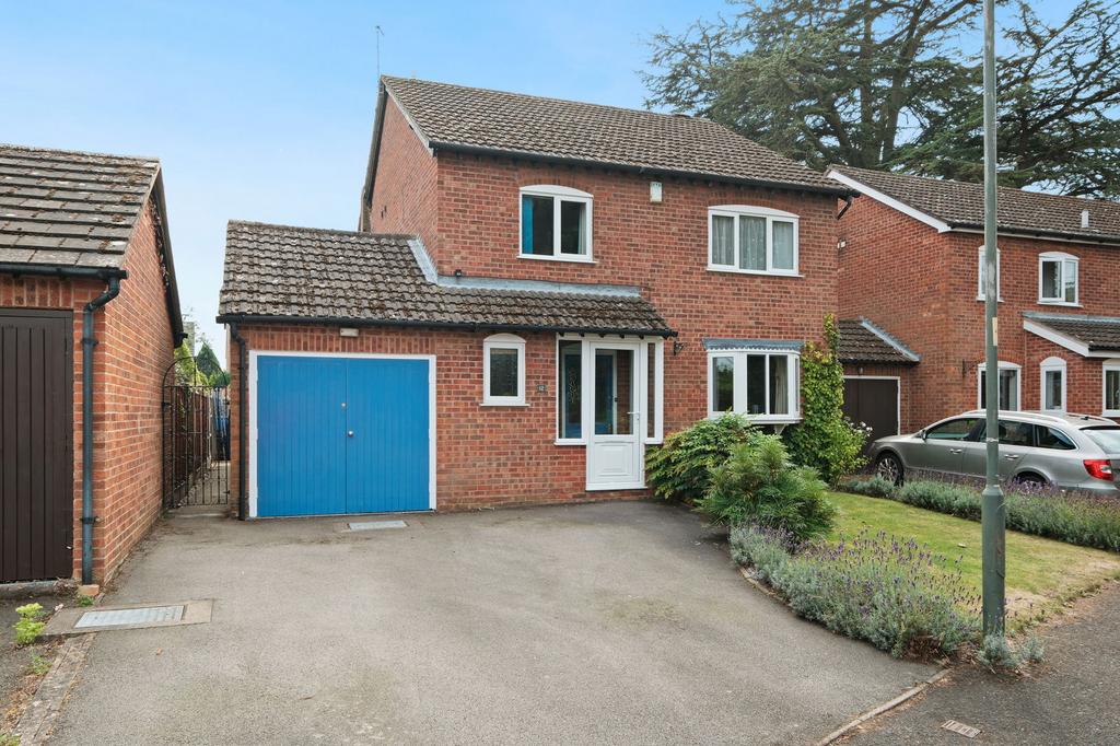 The Oaklands, Droitwich, WR9 8AD 4 bed detached house - £400,000