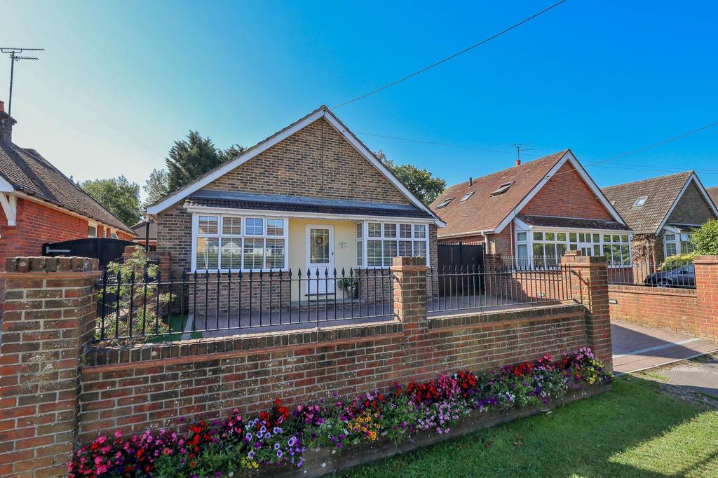 Leylands Road, Burgess Hill, RH15 4 bed chalet - £685,000