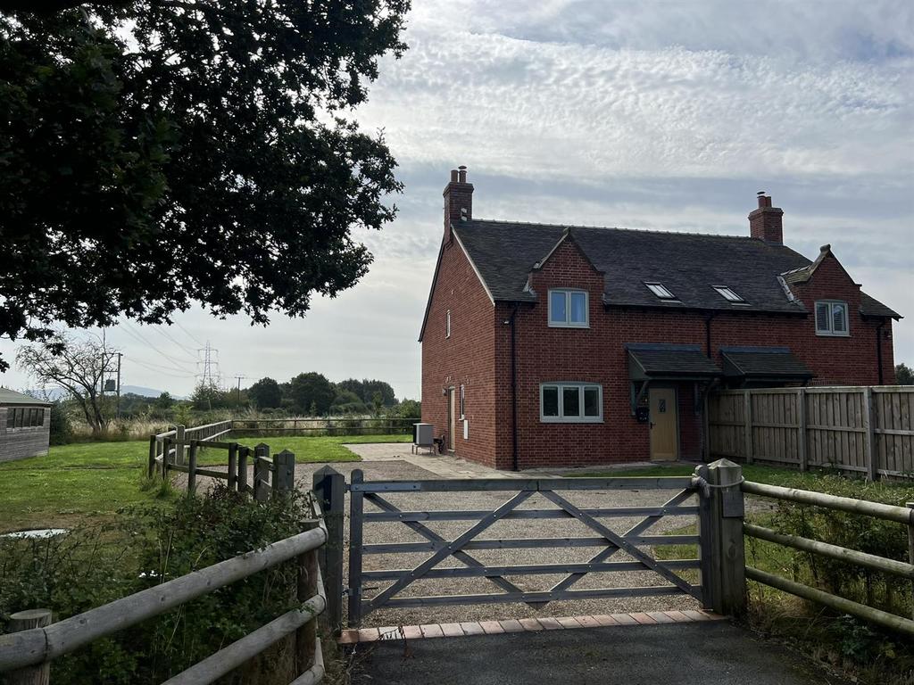 1 Hole in The Wall, Uffington... 3 bed semi-detached house - £1,150 pcm ...