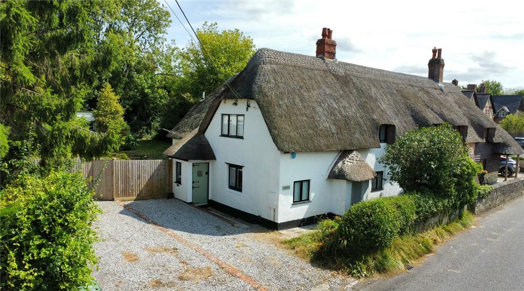 The Street, Motcombe, Shaftesbury... 2 bed semi-detached house - £360,000