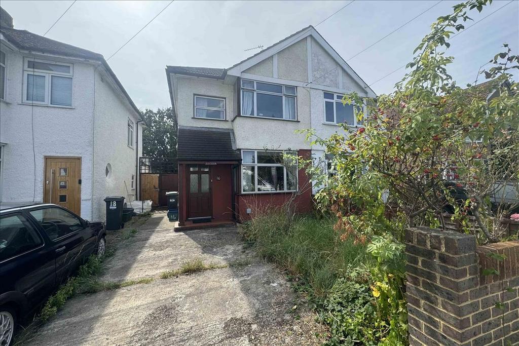Hereford Road, Feltham, Middlesex, TW13 3 bed semi-detached house - £ ...