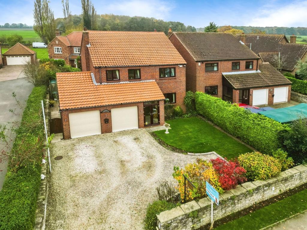 Hillam Road, Gateforth YO8 4 bed detached house for sale - £430,000