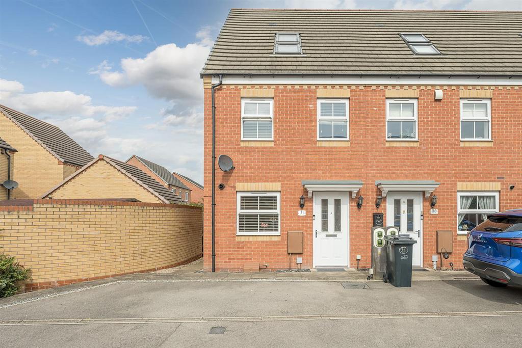 Brythill Drive, Brierley Hill, DY5 3LU 3 bed townhouse - £250,000