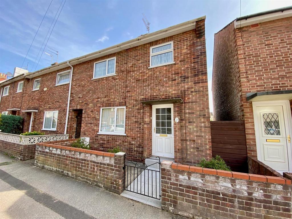 Ipswich Road, Lowestoft, Suffolk, NR32 3 bed end of terrace house - £ ...