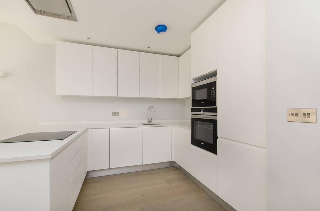 Southern Row, Ladbroke Grove, London... 2 bed flat - £2,492 pcm (£575 pw)