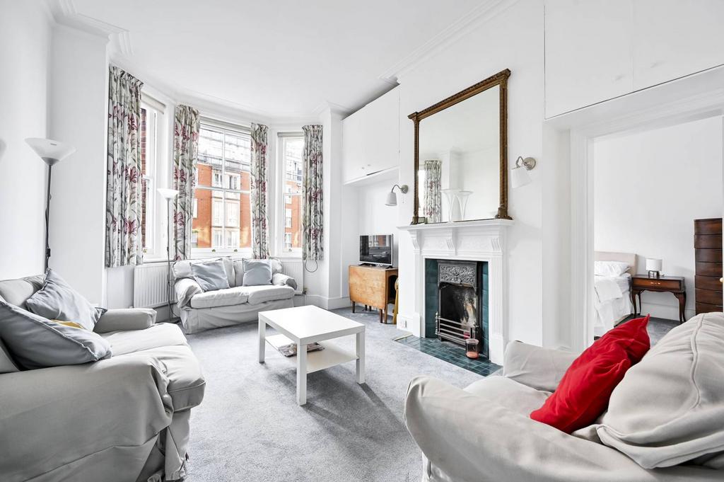 Fulham Road, Chelsea, London, SW10 3 bed flat - £3,792 pcm (£875 pw)