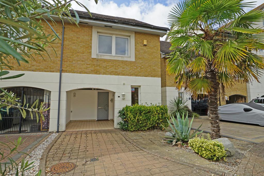 Bryher Island, Portsmouth PO6 3 bed townhouse - £750,000