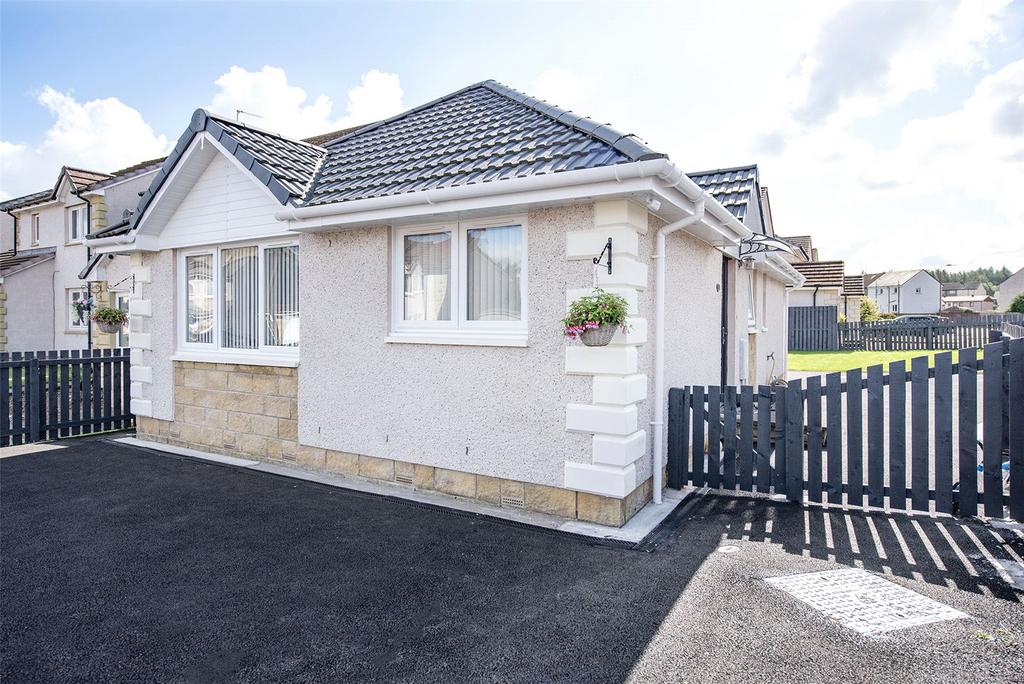 1 Connolly Drive, Dunipace, By Denny... 3 bed detached bungalow - £229,000