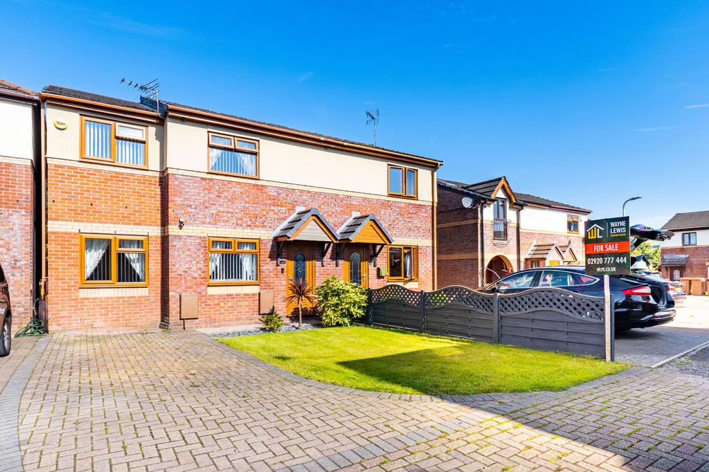 Heol Y Ddol, Caerphilly, CF83 3JN 3 bed terraced house - £300,000