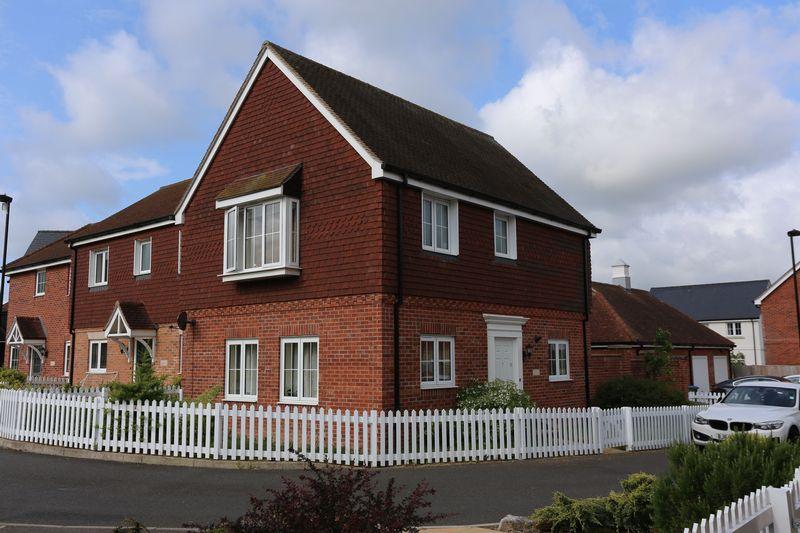 Meadow Drive, Henfield 3 bed semi-detached house - £1,600 pcm (£369 pw)
