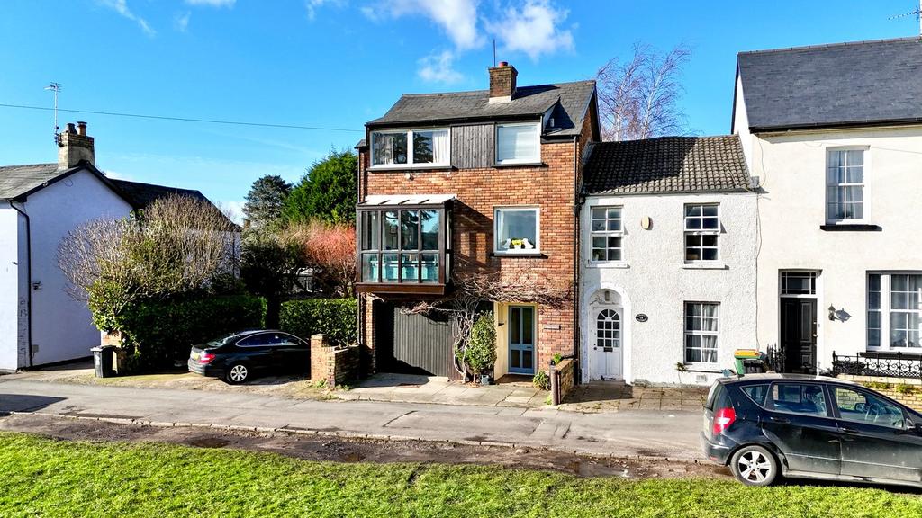 Goldcroft Common, Newport NP18 3 bed end of terrace house - £375,000