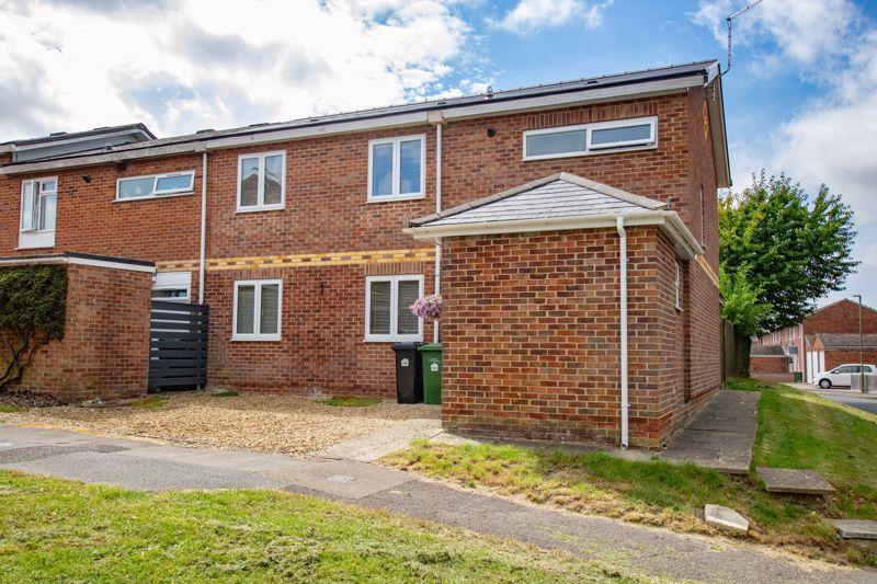 Stockham Park, Wantage OX12 4 bed end of terrace house - £360,000