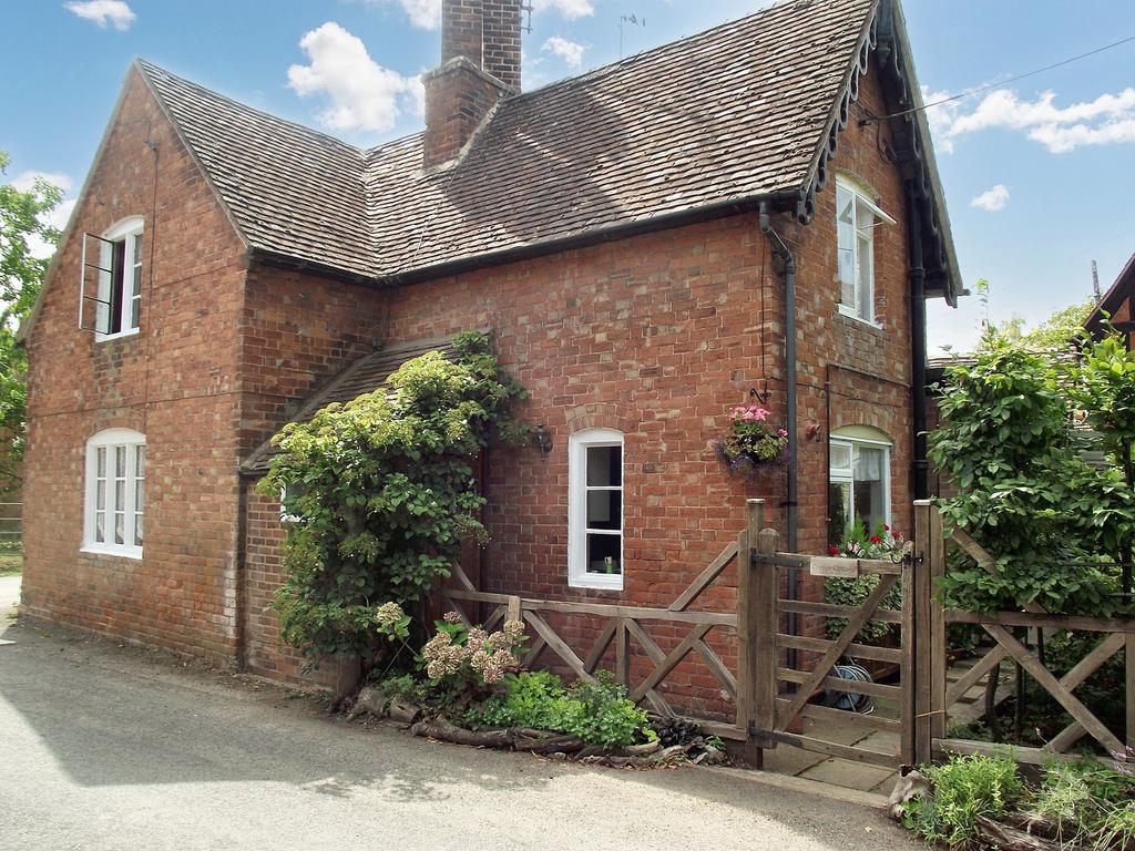 Stokes Lane, Tewkesbury GL20 3 bed cottage for sale - £375,000